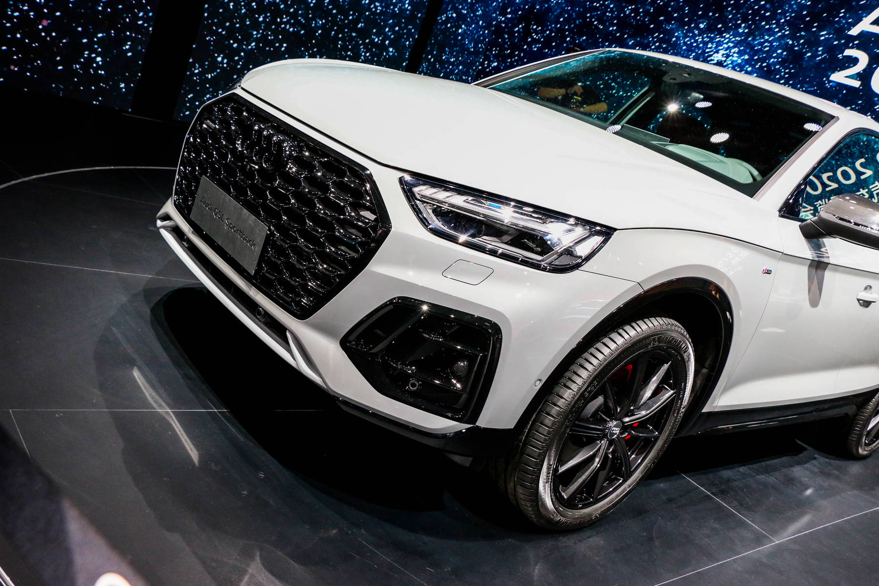 2020北京车展丨轴距加长、溜背加持 奥迪Q5L Sportback车展实拍-搜狐大视野-搜狐新闻