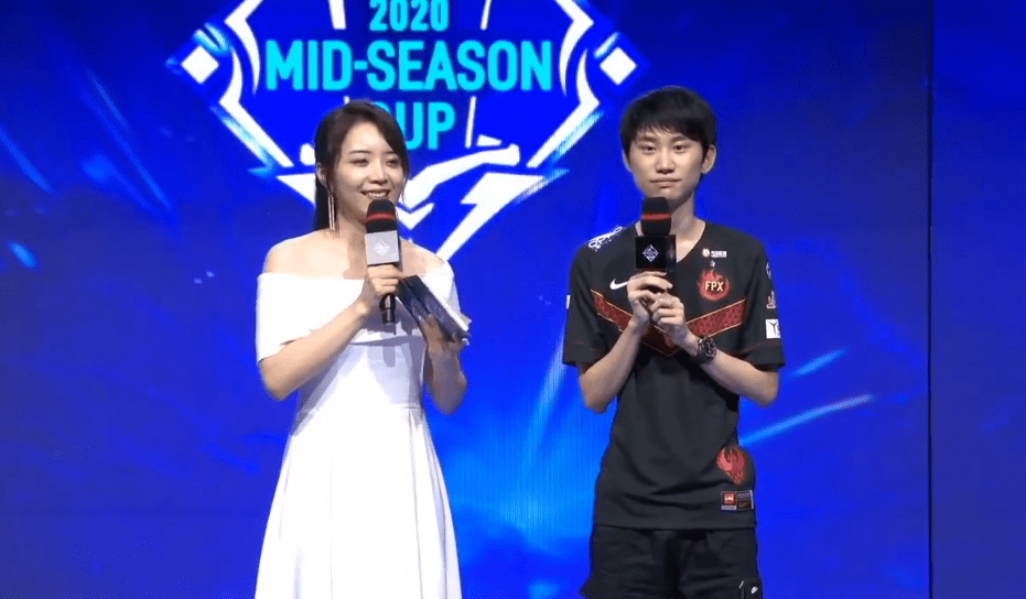 LOL：doinb赛后采访讲述最后一波团战细节，被推还想着反一波！-搜狐大视野-搜狐新闻