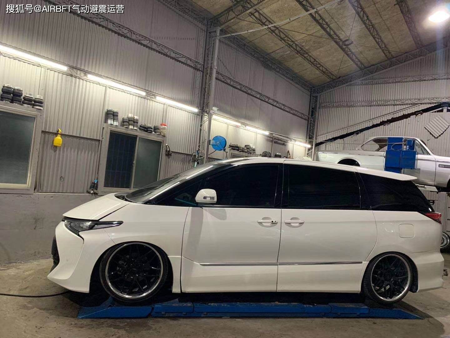 气动悬架李洋讲述普瑞维亚改装AIRBFT气动避震品牌低趴套件_搜狐汽车_搜狐网