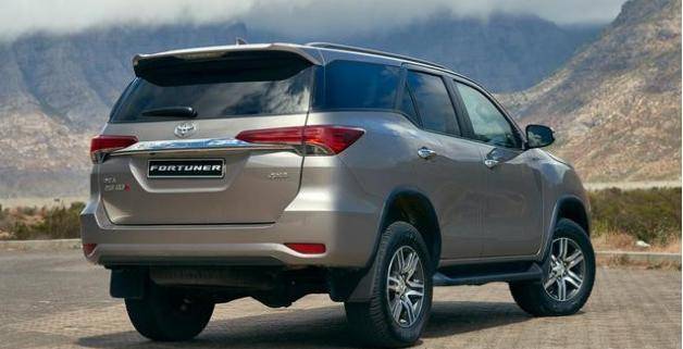 丰田“小霸道”亮相，硬派不变，标配2.8T+6AT，上市必成爆款_搜狐汽车_搜狐网