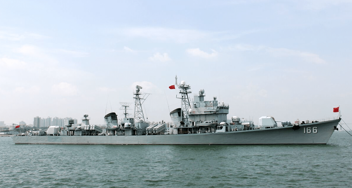 功成身退，最后两艘051驱逐舰退役，最艰难时刻曾担起海防重任_当时