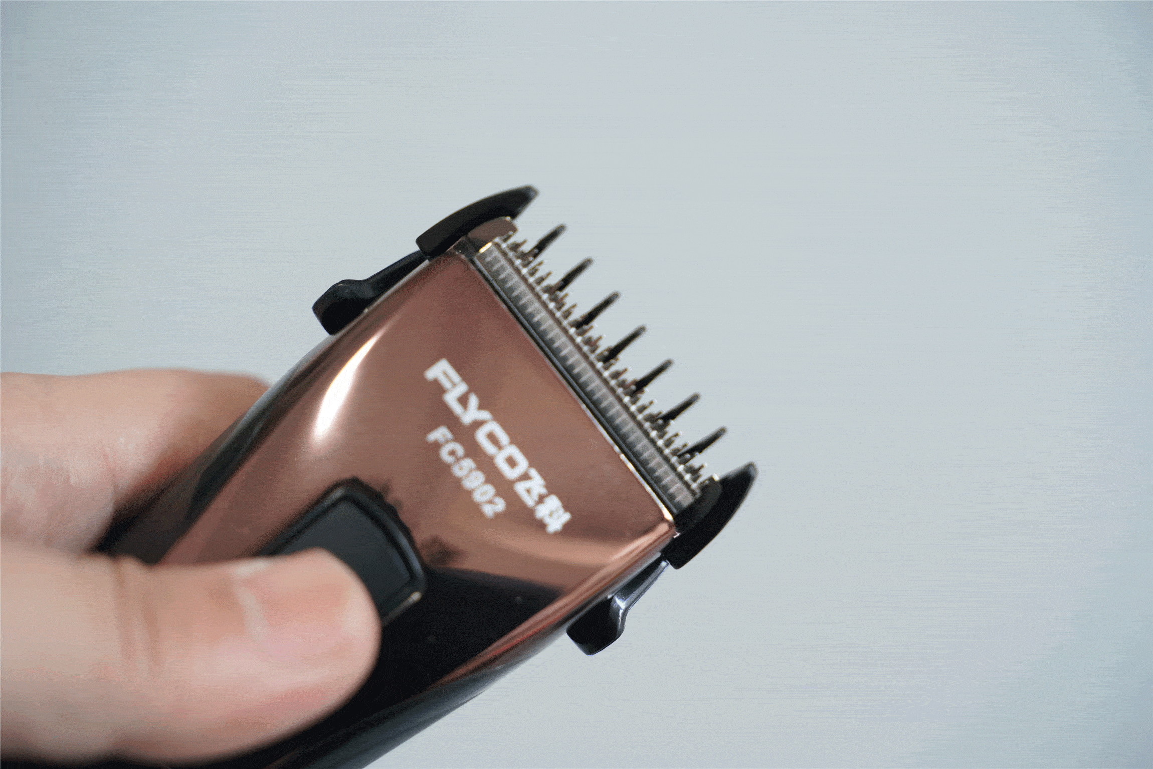 买了把飞科FC5902给我婶，开美发店的她说这电推子真不错_搜狐汽车_搜狐网