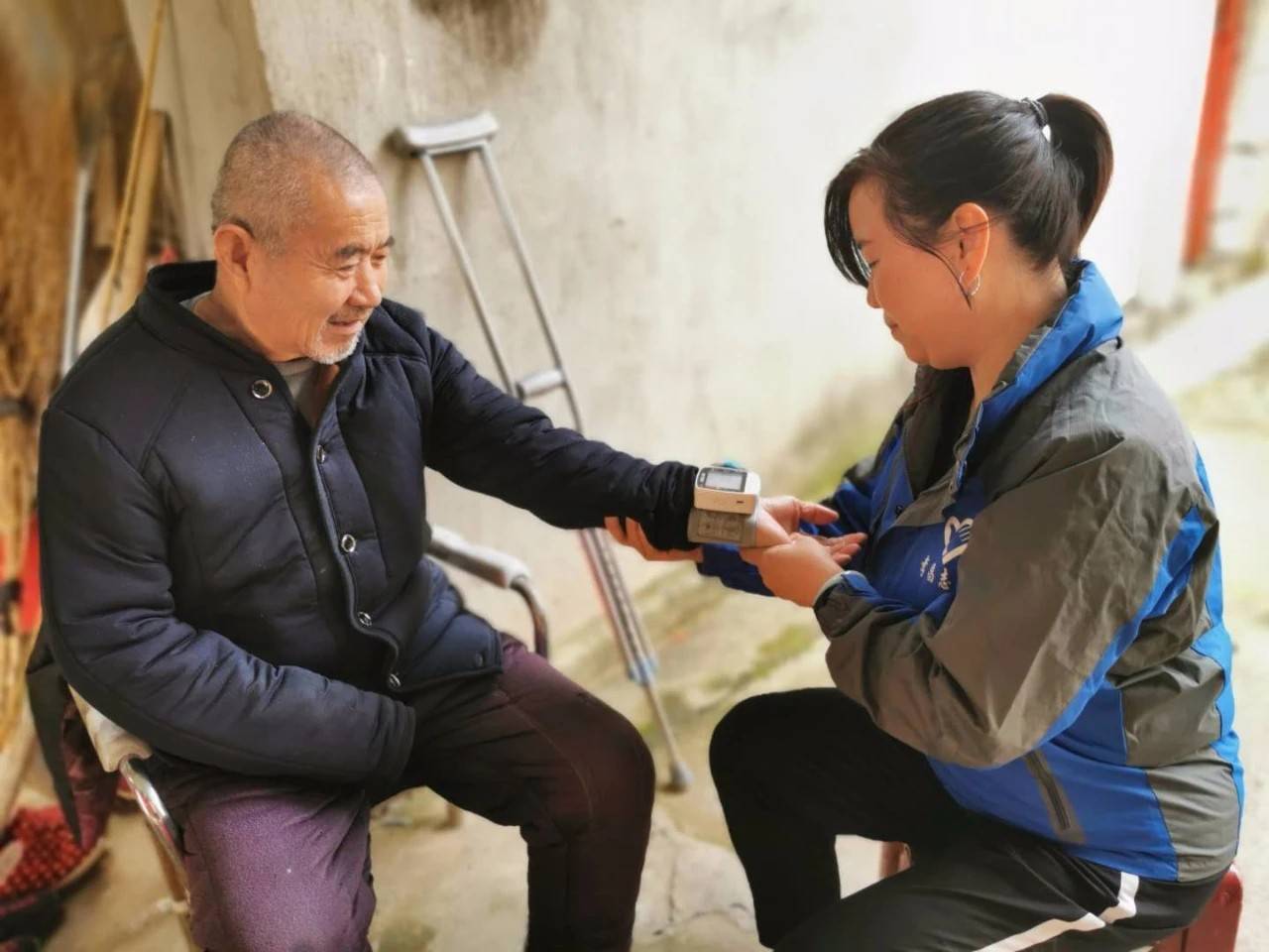 湖北孝昌县志愿者联合会“让爱暖夕阳”关爱空巢老人周友元 