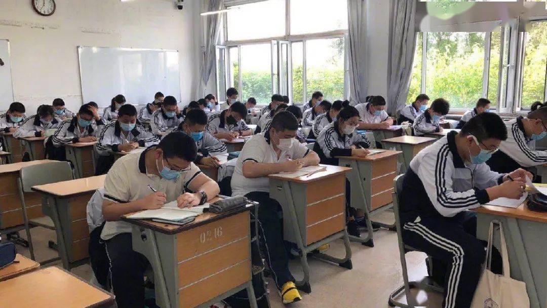 高三教室里的30张偷拍照，有中国学生最真实的模样，看到哪张你哭了？ 搜狐大视野 搜狐新闻