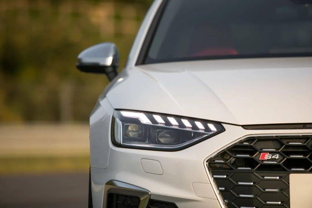 上山路，下赛道，雨天ESC都不需要——RS 4 / RS 5实在太好开_搜狐汽车_搜狐网