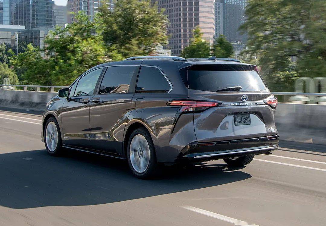 这款明年国产的 MPV 有多牛？2021款丰田 Sienna (塞纳) 初体验-搜狐大视野-搜狐新闻