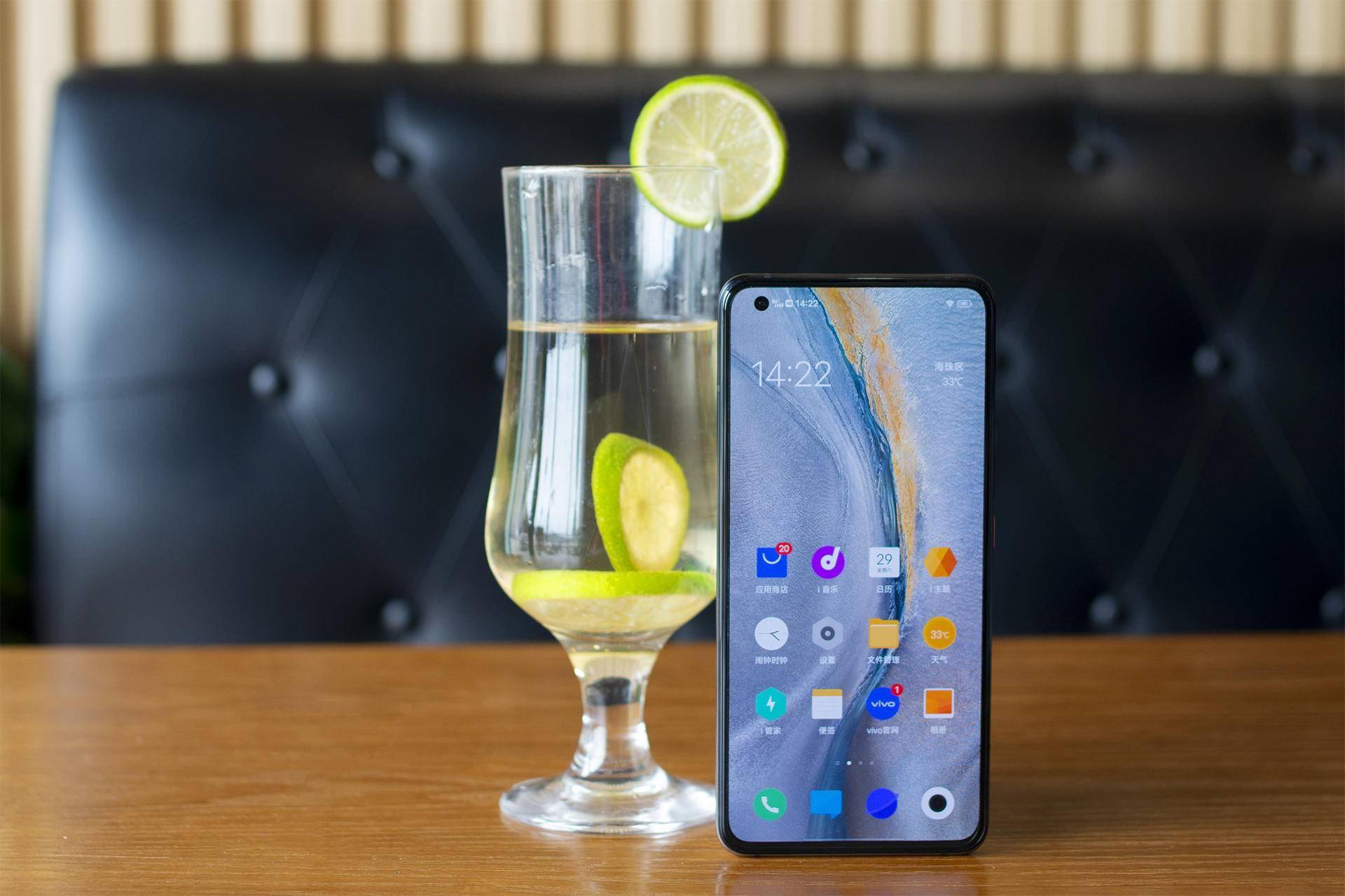 为游戏玩家准备的惊喜，全新iQOO 5 KPL礼盒上线_手机