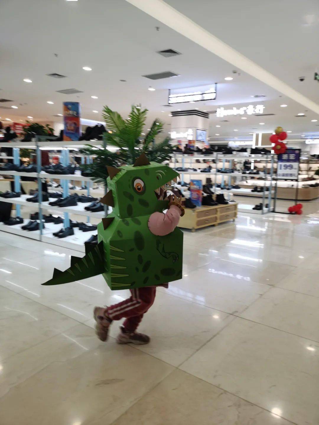 【银座德州店】恐龙来啦 震撼登场！这场恐龙展带你穿越侏罗纪，梦回白垩纪！ 搜狐大视野 搜狐新闻