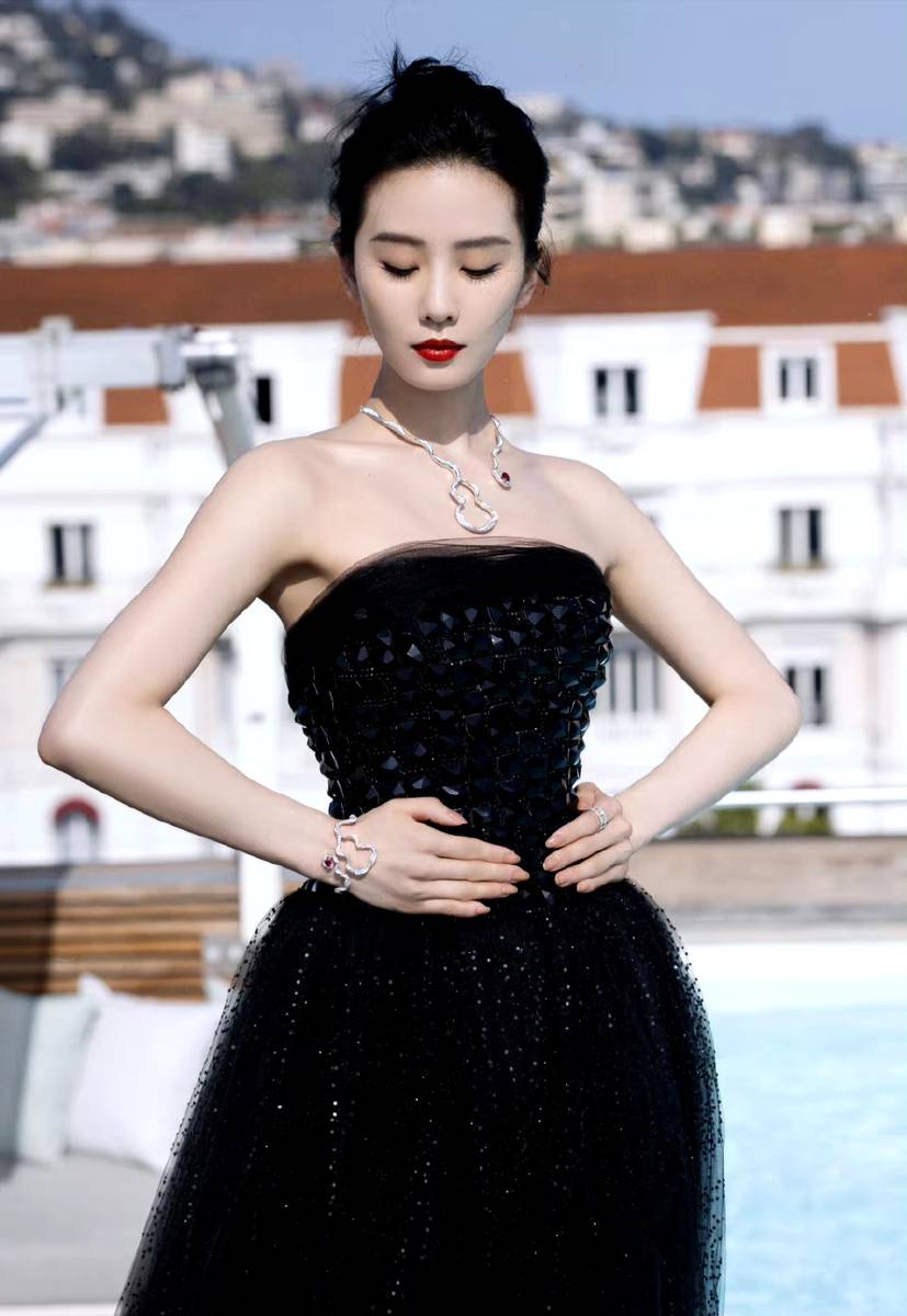 Queelin品牌代言人刘诗诗佩戴高级珠宝亮相戛纳-搜狐大视野-搜狐新闻