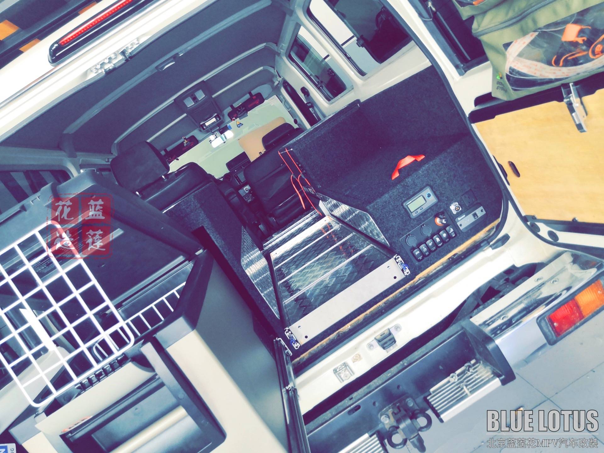 丰田Lc78改装床车和多功能车内饰定制设计_搜狐汽车_搜狐网