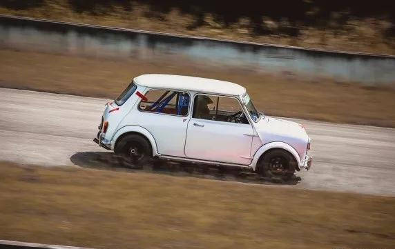 老年选手 1959年Mini赛车复活参上_搜狐汽车_搜狐网