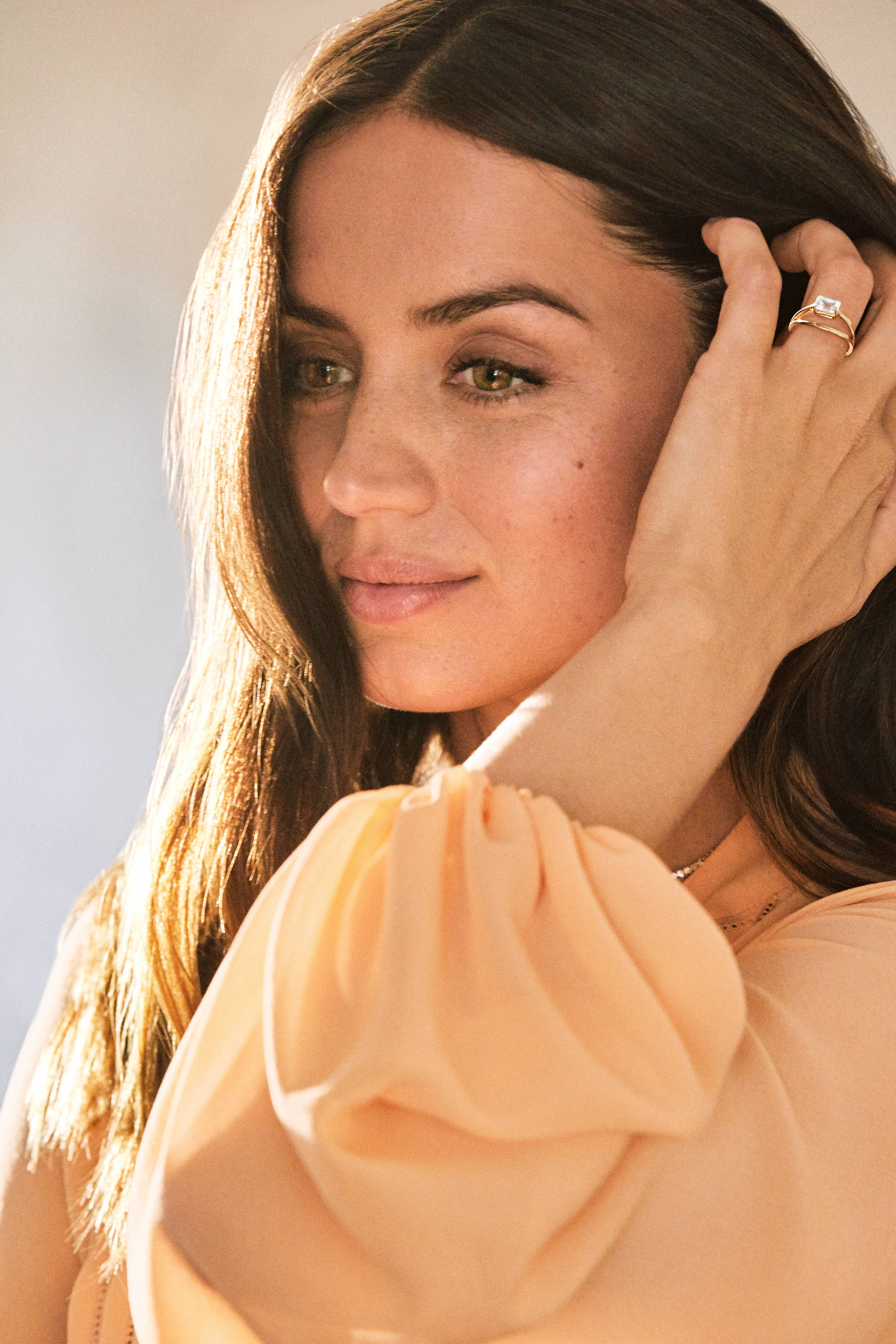 专访安娜·德·阿玛斯（Ana de Armas），新任邦女郎为何如此青睐天然钻石？_宣传