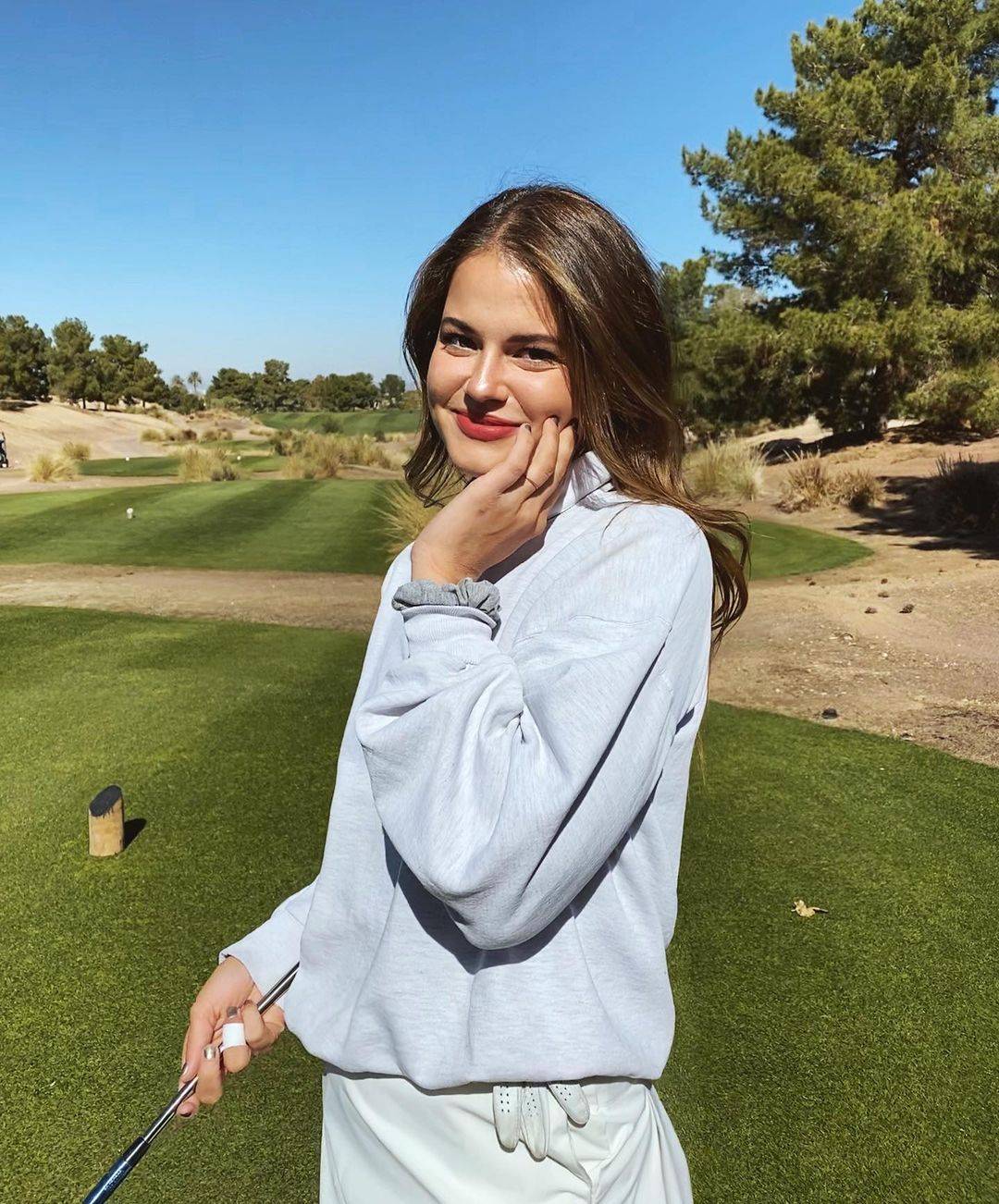 加拿大美女爱打高尔夫 4岁就挑战成人场年少成名-搜狐大视野-搜狐新闻