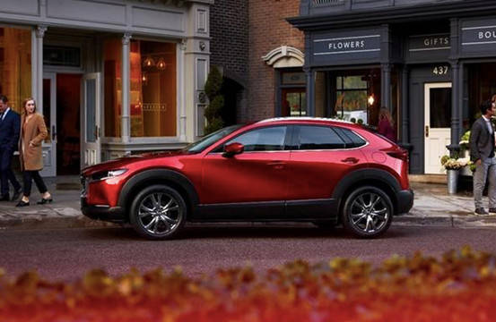 丰田奕泽IZOA和马自达CX-30为例，看看谁才能征服年轻消费者。_搜狐汽车_搜狐网