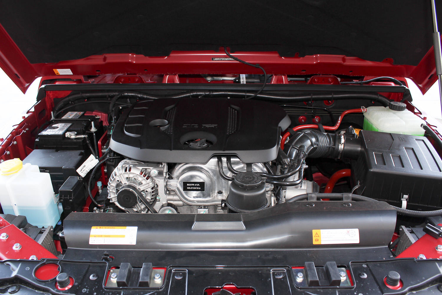 预售17.3万元起 北京BJ40刀锋英雄版新车实拍_方面