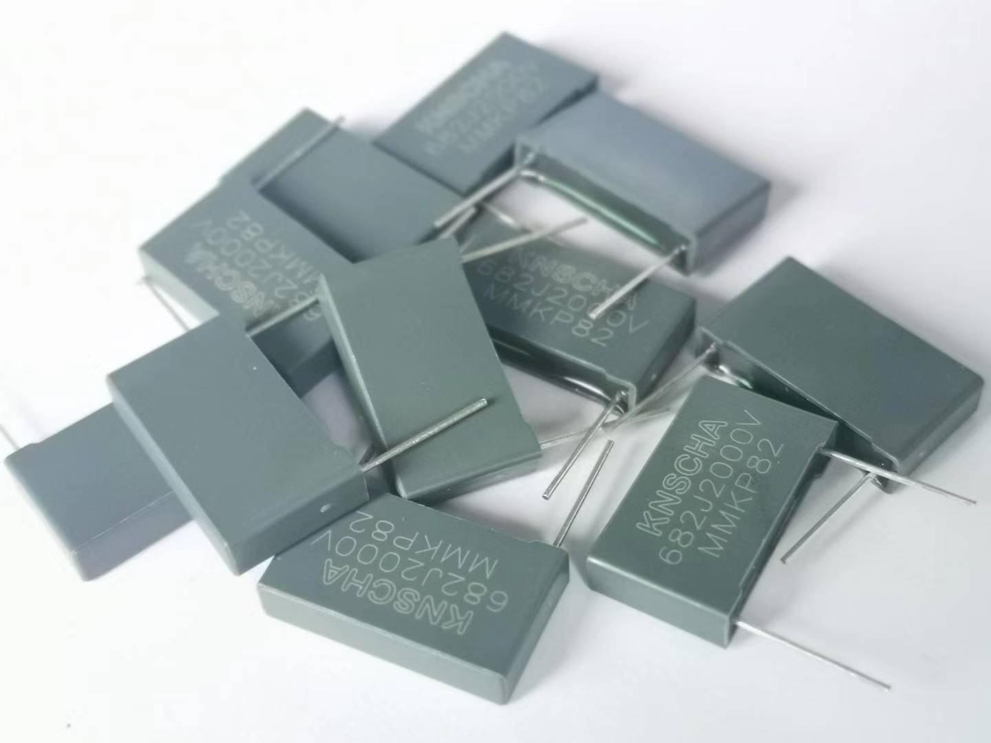 MMKP82 MMKP82电容 MMKP82谐振电容和CBB电容 CBB薄膜电容器的区别和相同_聚丙烯