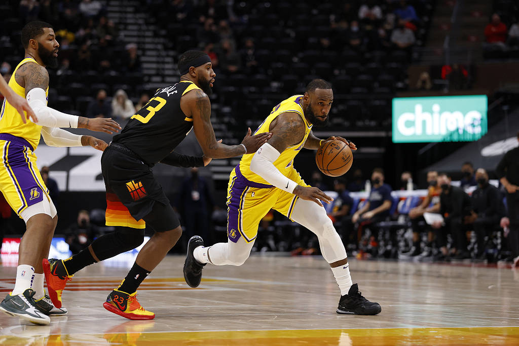 詹姆斯19分，洛杉矶湖人89-114爵士，遭遇NBA4连败-搜狐大视野-搜狐新闻