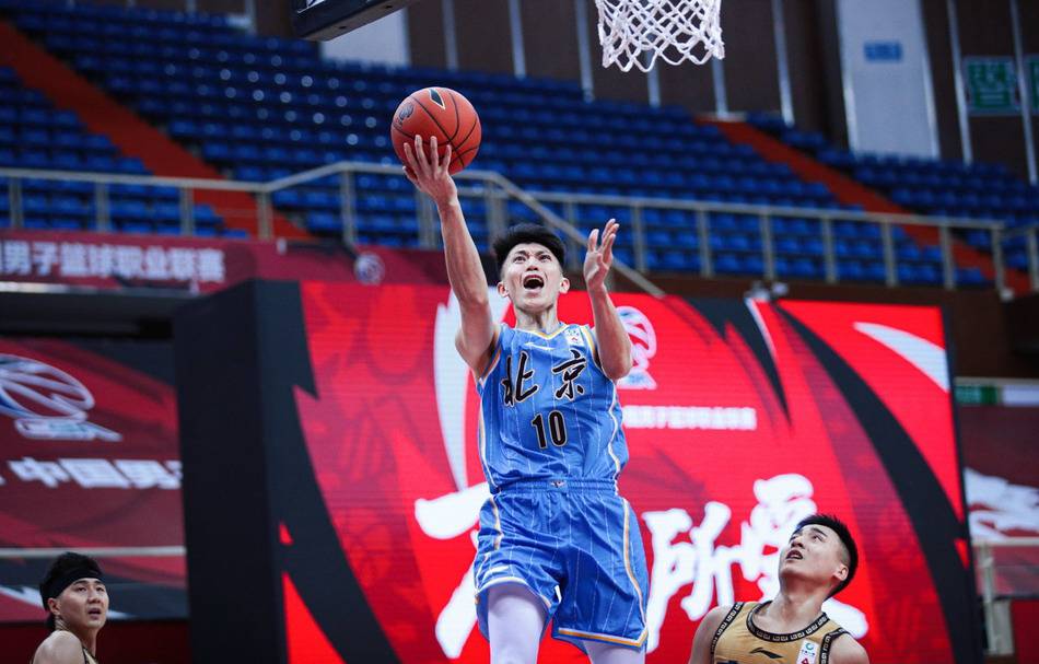 7人得分上双，北京首钢126-88狂胜同曦，CBA3连胜-搜狐大视野-搜狐新闻