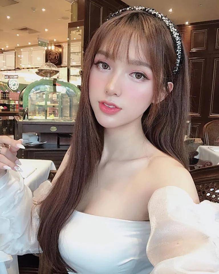 这一夜爆红的36D小细腰美艳萌妹，居然是个男的！_Mym
