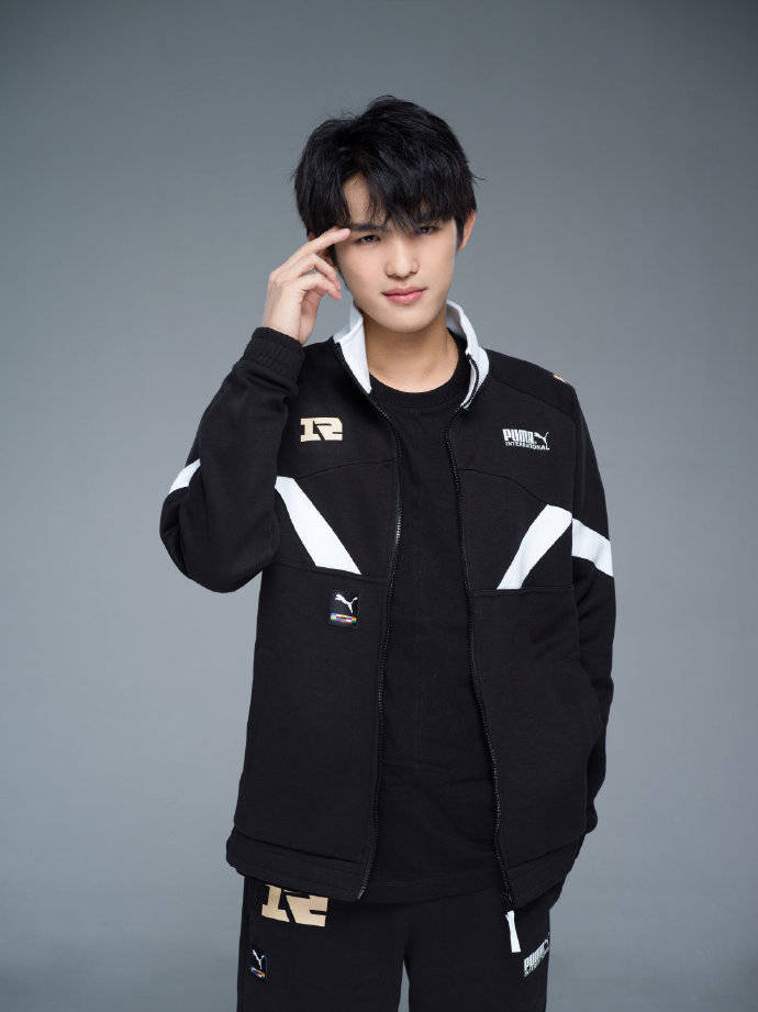 2021年王者荣耀春季赛 RNG.M定妆照-搜狐大视野-搜狐新闻