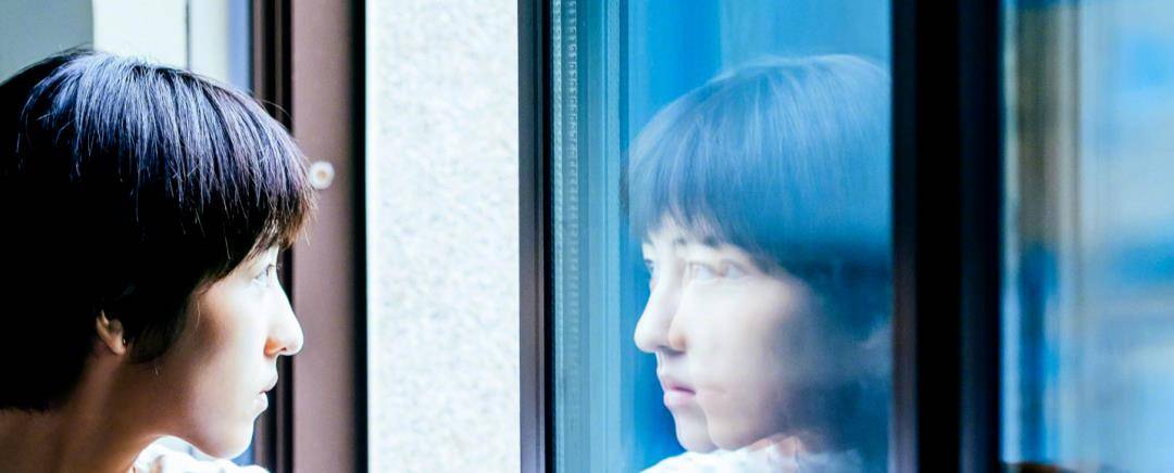 胡歌称赞，张子枫主演的《我的姐姐》，撕开了中国式家庭的遮羞布弟弟