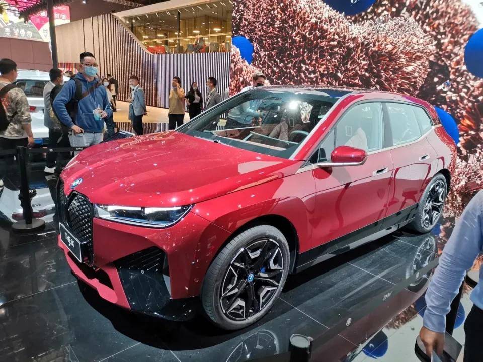 实拍BMW iX：可能是最便宜、但也最有野心的宝马旗舰｜上海车展_搜狐汽车_搜狐网