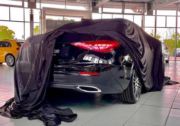 奔驰C级实车进店！入门版配1.5T+9AT，大屏内饰比奥迪A4还帅气！_搜狐汽车_搜狐网