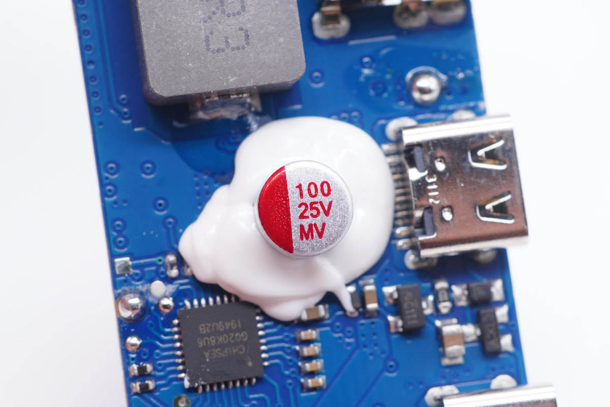 采用南芯SC8905升降压方案，绿联20000mAh 45W快充移动电源拆解_保护