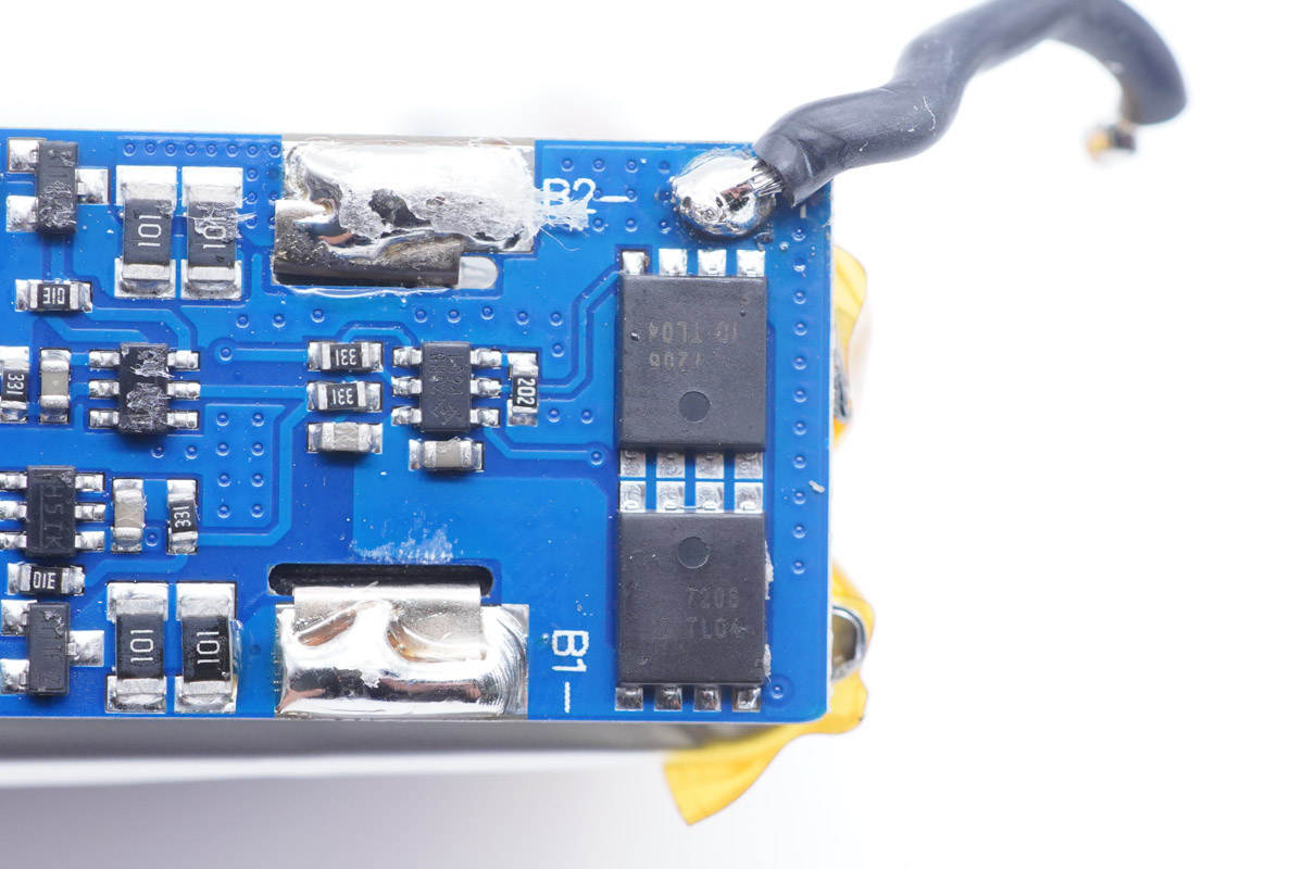 采用南芯SC8905升降压方案，绿联20000mAh 45W快充移动电源拆解_保护