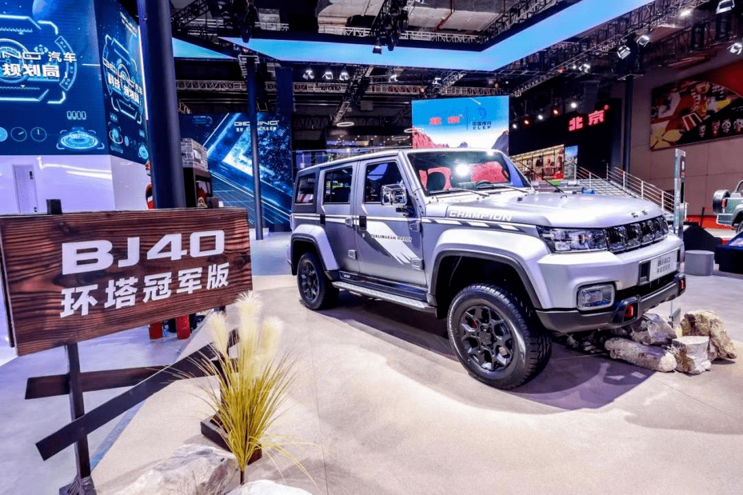 北京越野BJ40 VS坦克300，20万级国产硬派越野车谁更“硬”？_搜狐汽车_搜狐网