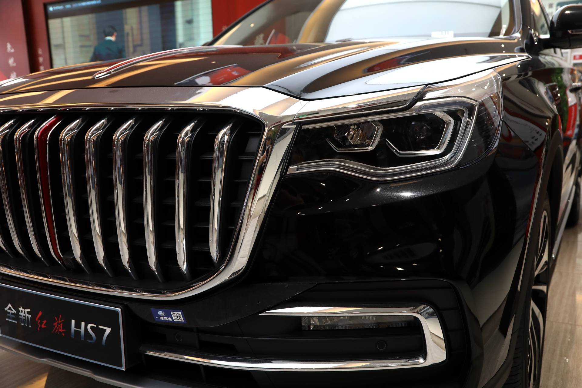 外形辨识度强 红旗HS7到店实拍 内饰沉稳大气_搜狐汽车_搜狐网