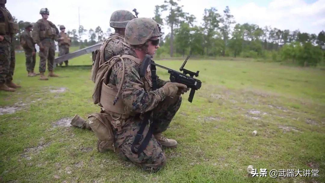 最近很火的M320榴弹发射器解析，美军的最新制式武器，通用型极强_枪管