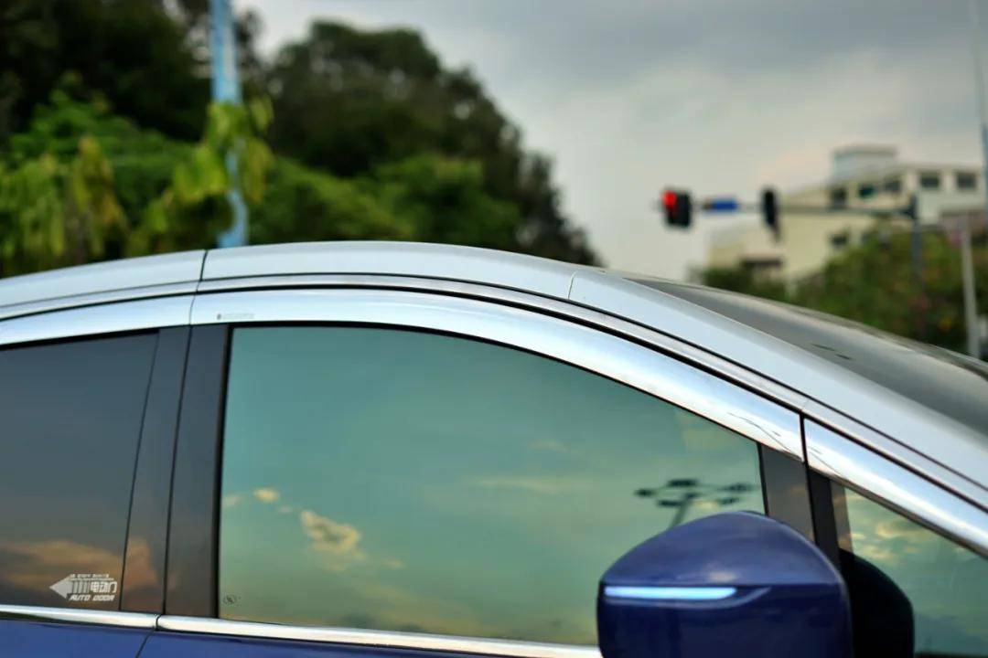 别克·GL8653T2020款搭配六片装奥克福铂金电镀雨挡_搜狐汽车_搜狐网