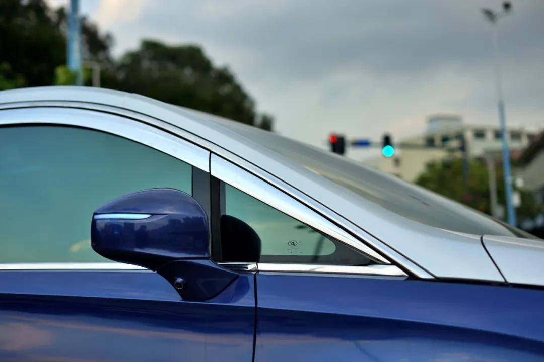 别克·GL8653T2020款搭配六片装奥克福铂金电镀雨挡_搜狐汽车_搜狐网