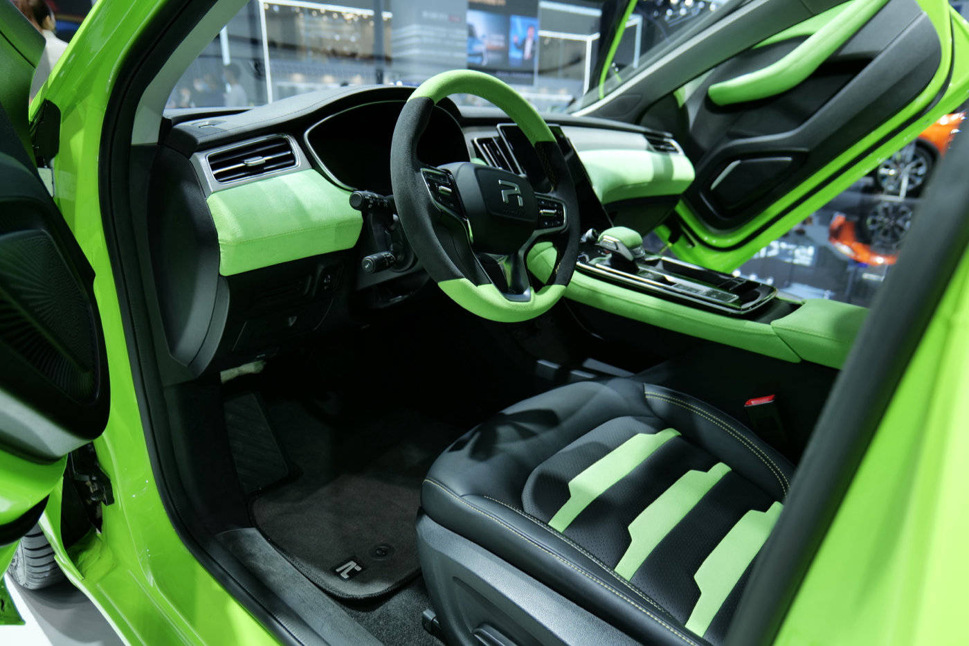 【新车实拍】R汽车ES33量产版 感觉比概念车还要炫_搜狐汽车_搜狐网