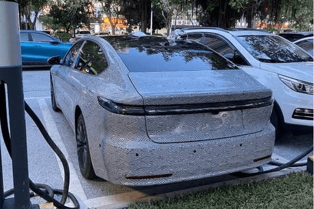 蔚来全新ET7谍照曝光，续航或超700km_搜狐汽车_搜狐网