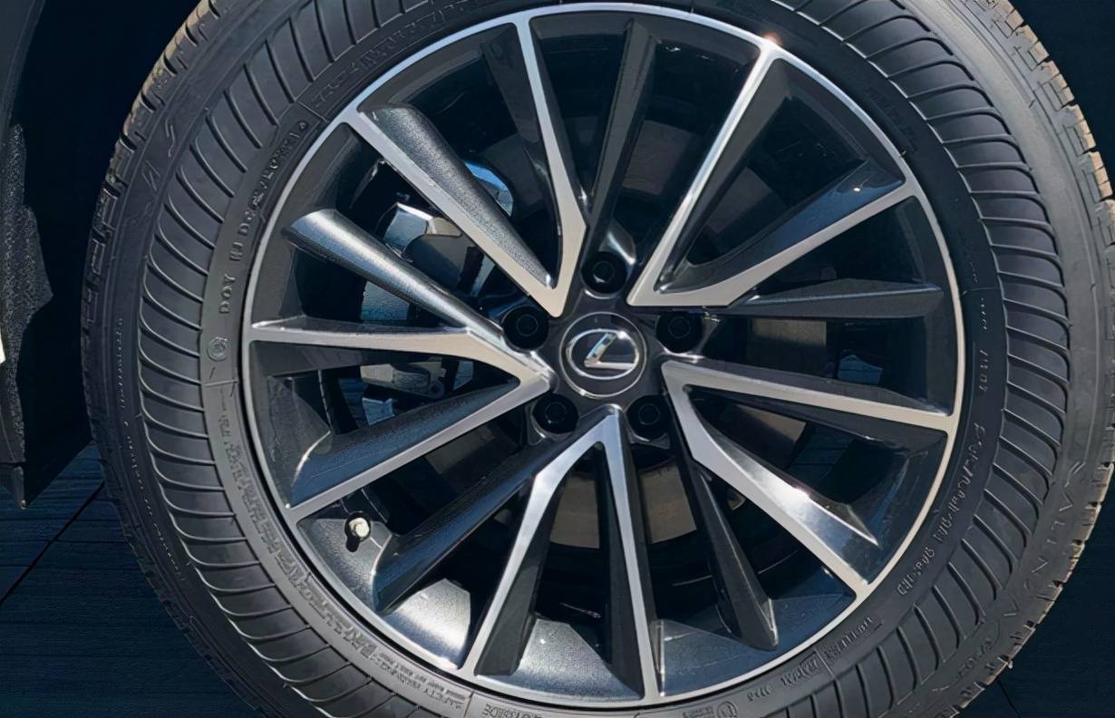 增加2.4T引擎+8AT，性能不逊Q5，家族造型依然很霸气！_搜狐汽车_搜狐网