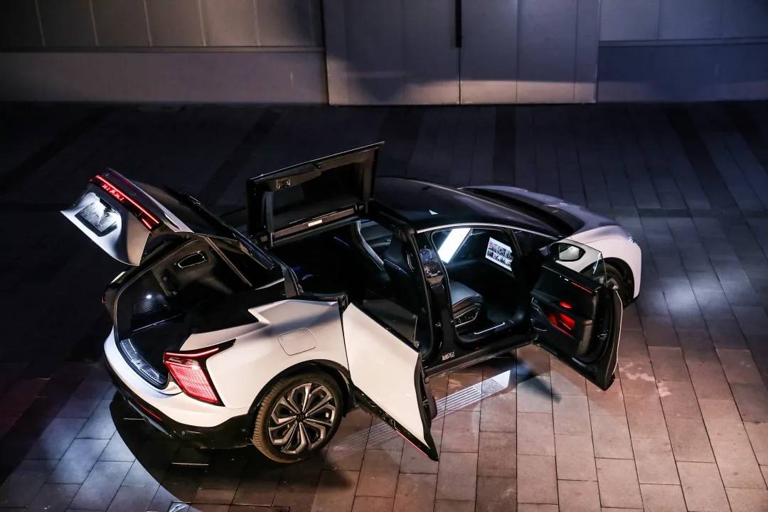 高合HiPhiX：8月交付469辆，“新世界第一科技豪华”曙光初露_搜狐汽车_搜狐网