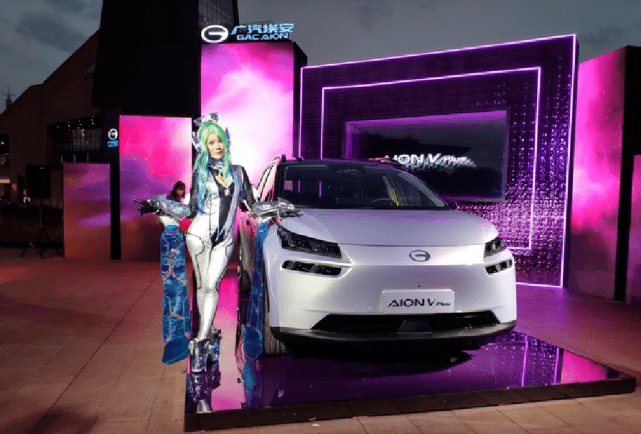 AION V PLUS上市，配置更丰富，搭载全新超充系统_搜狐汽车_搜狐网