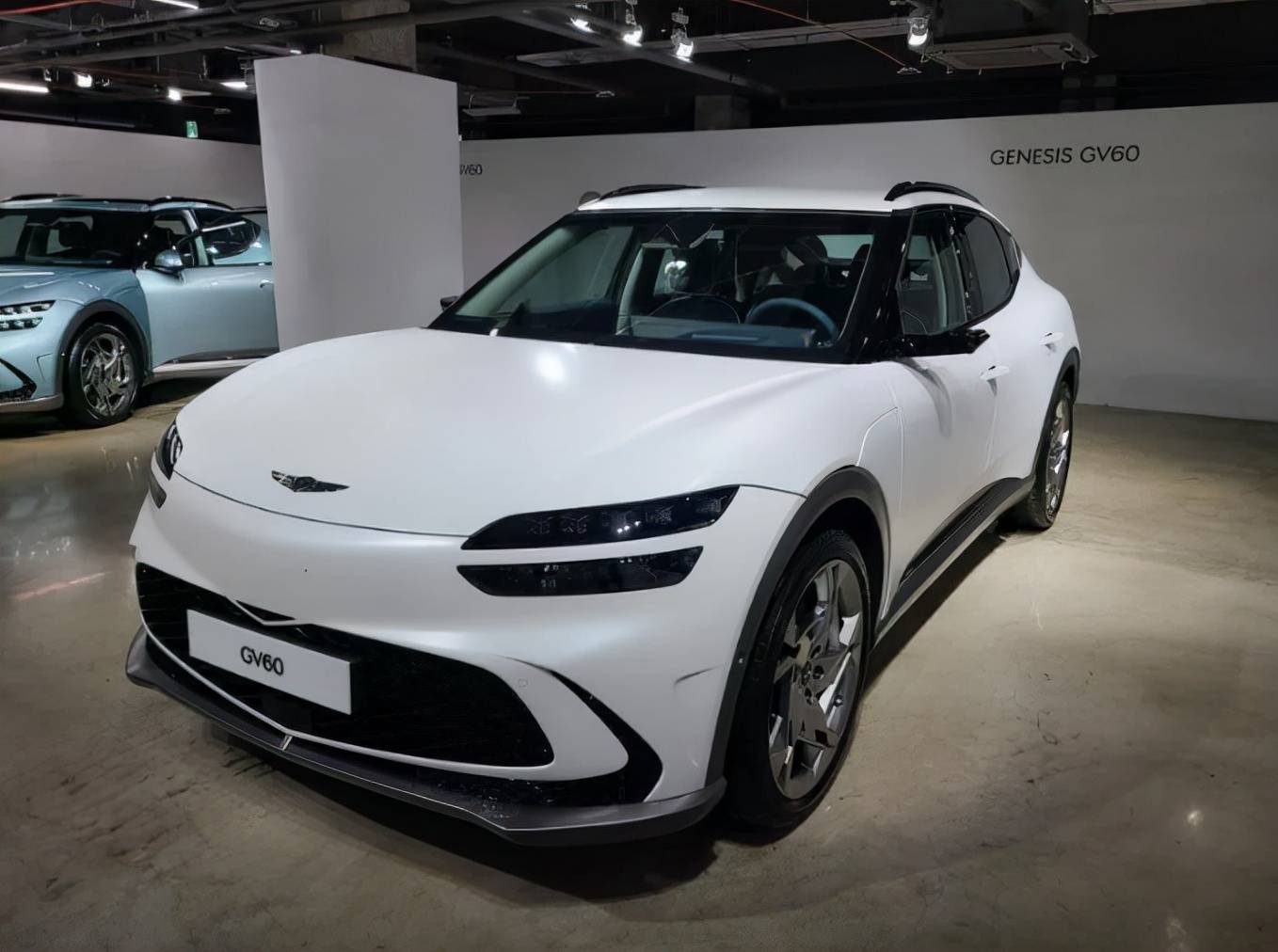 捷尼赛思GV60实车曝光，续航451km，有点气质_搜狐汽车_搜狐网