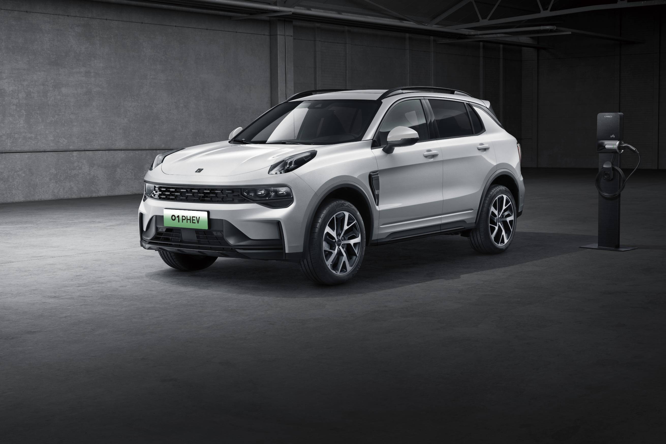 短途用电长途用油，全新领克01 PHEV Plus智能混动出行售价19.77万_搜狐汽车_搜狐网