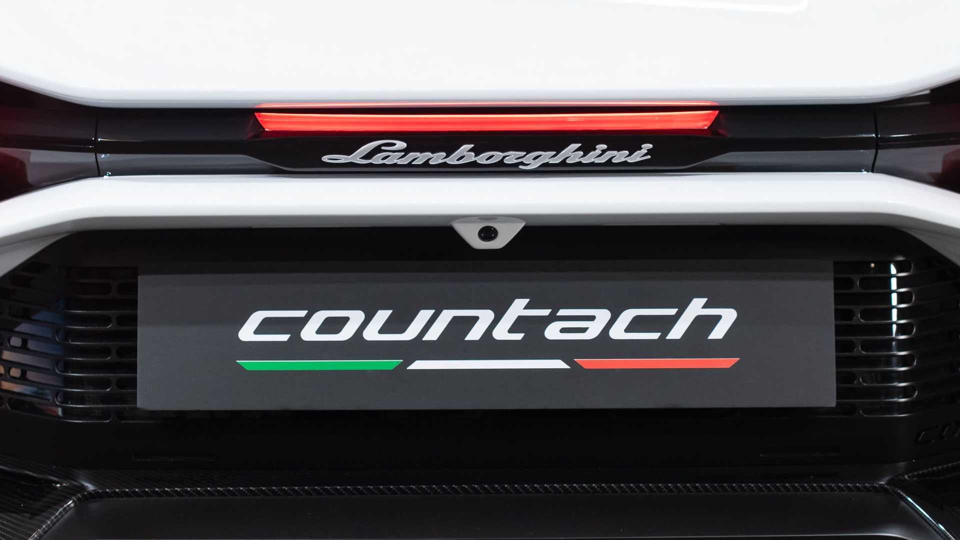 2022款兰博基尼 Countach 在公开赛中脱颖而出_搜狐汽车_搜狐网