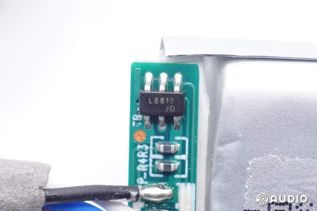 realme Pocket蓝牙音箱拆解报告，采用炬芯ATS2819蓝牙音频SoC_特写_电池_Buds