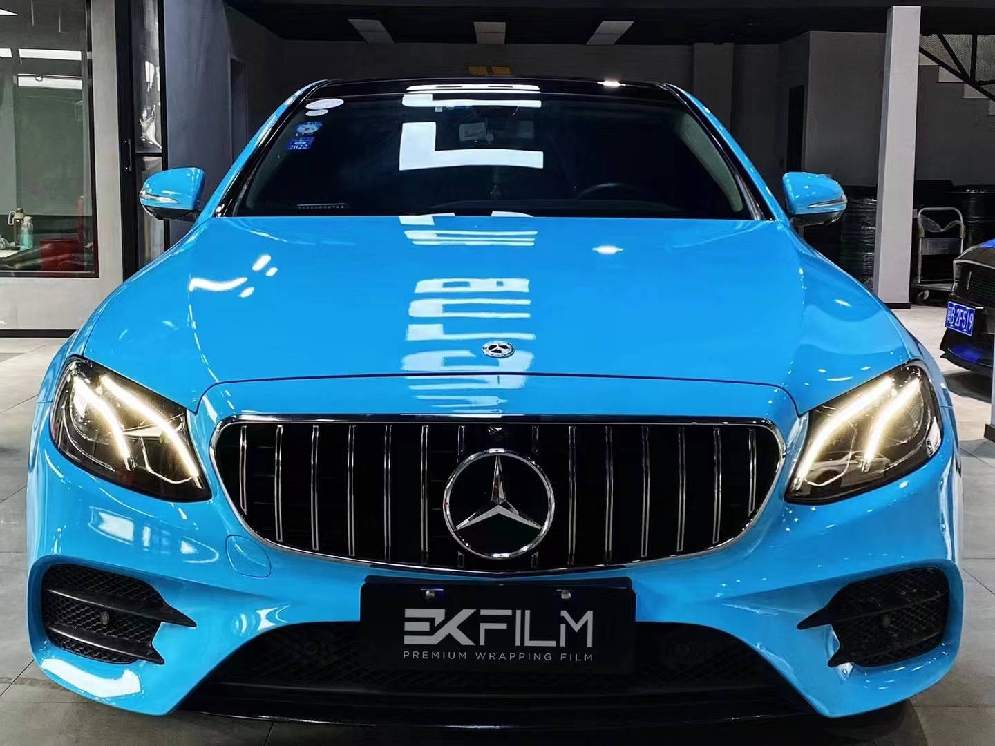 EKFILM改色膜：奔驰E300L改色高亮冰淇淋蓝_搜狐汽车_搜狐网