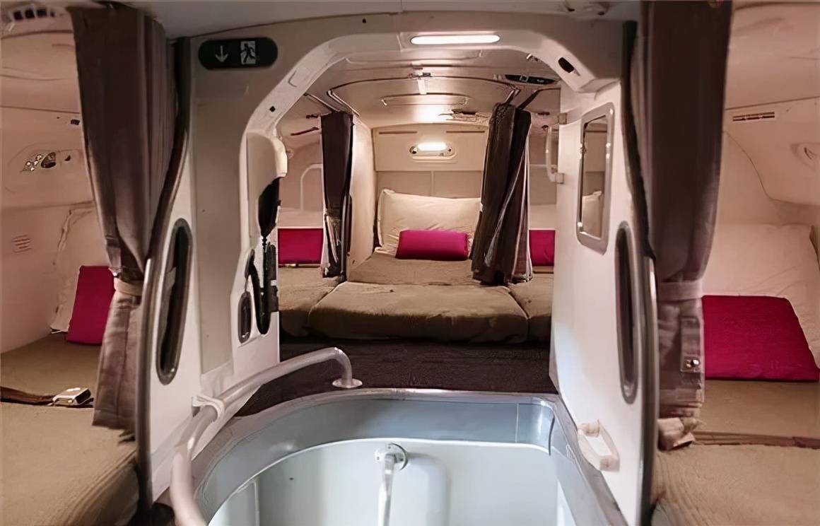 飞机上隐藏的空姐“闺房”，位置隐蔽进去需要密码，你知道在哪吗_机型_时候_独立