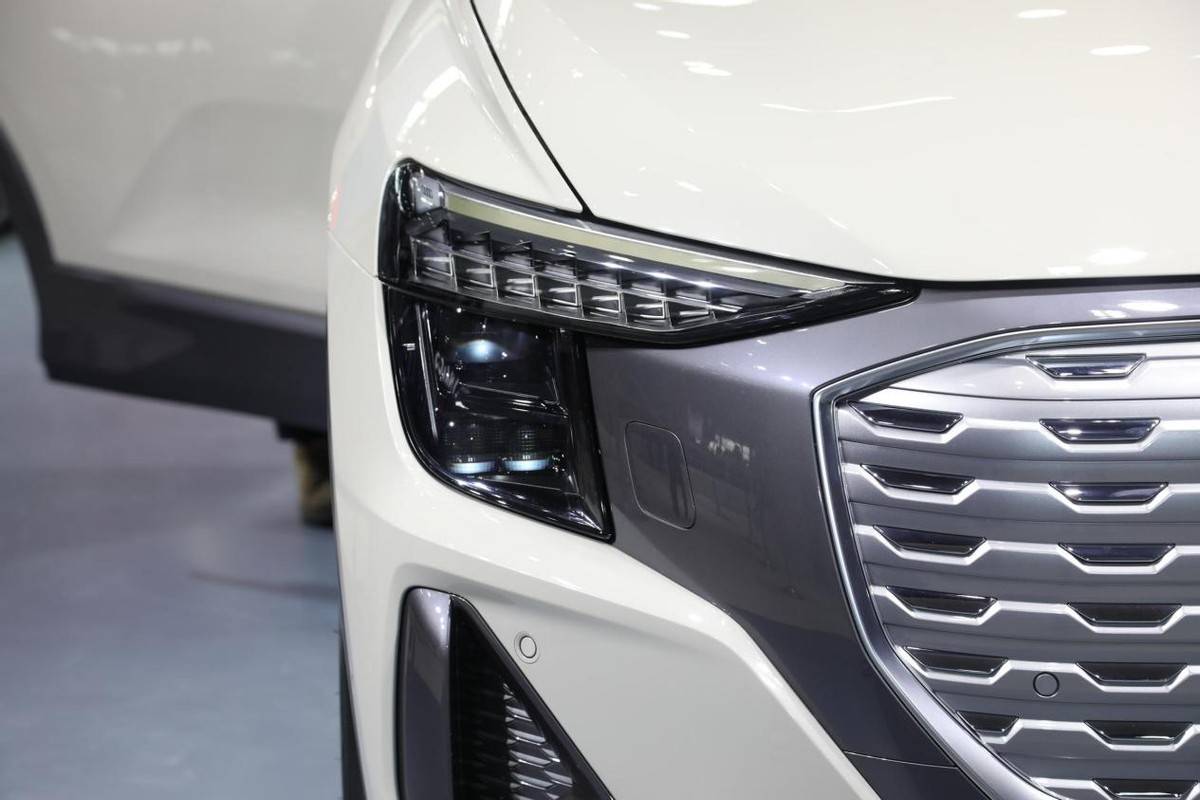 上汽奥迪全新Q5 e-tron终于亮相，预售40万起不比奔驰EQC香？_搜狐汽车_搜狐网