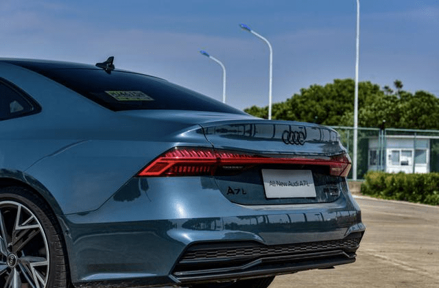 买奥迪A6L的再等等，40万可能够买一台245马力的A7L，这不香吗？_搜狐汽车_搜狐网