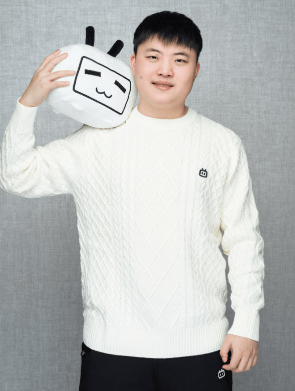 UZI终于要首发了！BLG对阵V5前一天，UZI回归登场训练赛_比赛_Doggo_选手