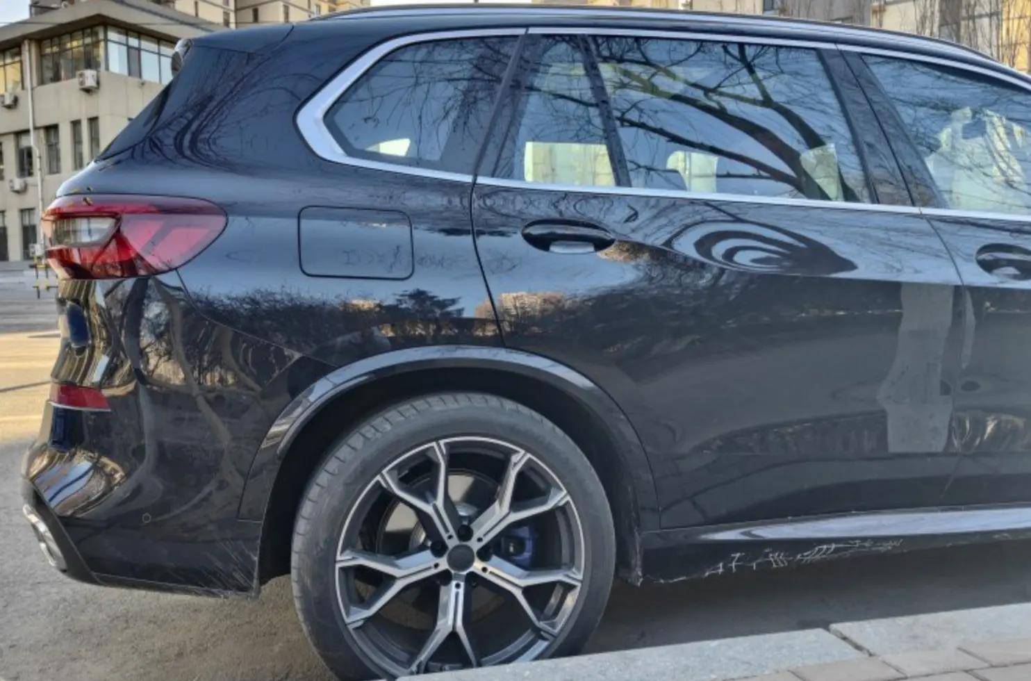 国产宝马X5L街拍真容 车长超5米+3.0T 60多万起贵吗？_搜狐汽车_搜狐网