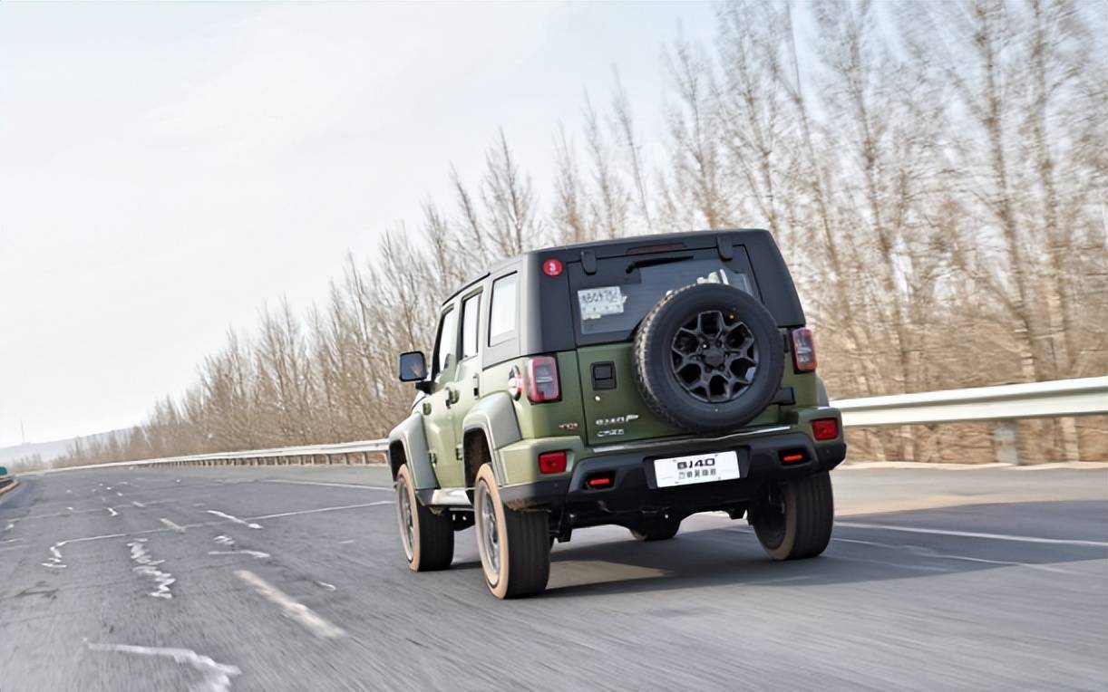 BJ40刀锋英雄：配柴油2.0T+8AT，续航上千公里_搜狐汽车_搜狐网